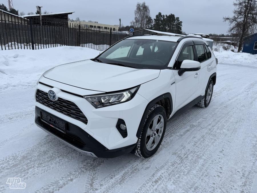 Balts Toyota RAV4 2019 Viļņa, ar dzinēja tilpumu 2.50 L un nobraukumu 389 tūkst. km par 17850 €, foto 1 vietnē AUTOMOTO.COM.LV