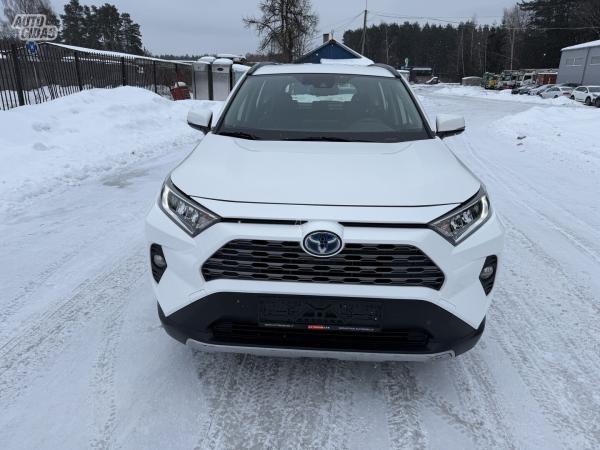 White Toyota RAV4 2019 in Vilnius, with an engine capacity of 2.50 L and mileage of 389 thousand km for 17850 €, photo 2 on AUTOMOTO.COM.LV