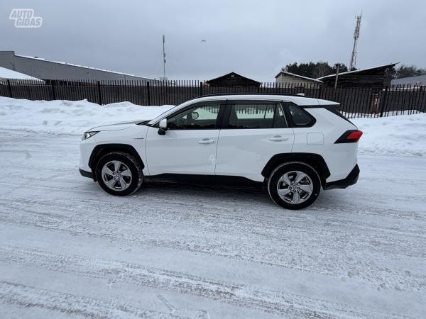 White Toyota RAV4 2019 in Vilnius, with an engine capacity of 2.50 L and mileage of 389 thousand km for 17850 €, photo 8 on AUTOMOTO.COM.LV