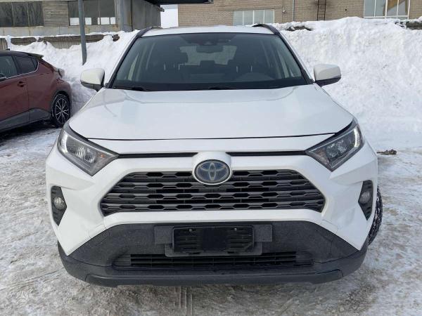 White Toyota RAV4 2019 in Vilnius, with an engine capacity of 2.49 L and mileage of 197 thousand km for 20200 €, photo 4 on AUTOMOTO.COM.LV