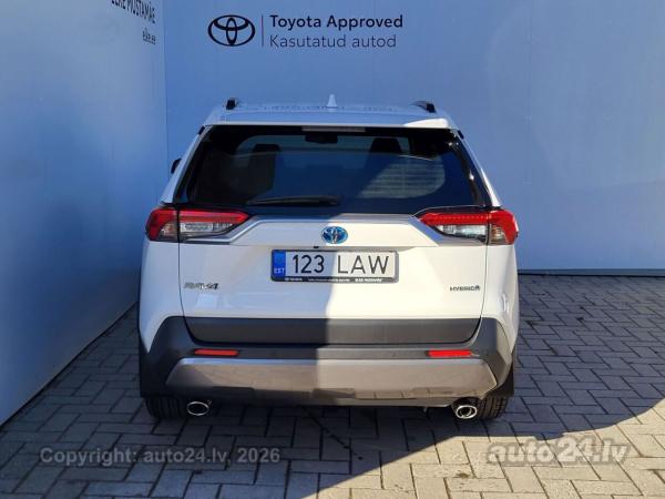 White Toyota RAV4 2019 in Tallinn, with an engine capacity of 2.49 L and mileage of 65 thousand km for 30495 €, photo 4 on AUTOMOTO.COM.LV