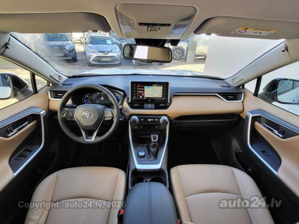 White Toyota RAV4 2019 in Tallinn, with an engine capacity of 2.49 L and mileage of 65 thousand km for 30495 €, photo 8 on AUTOMOTO.COM.LV