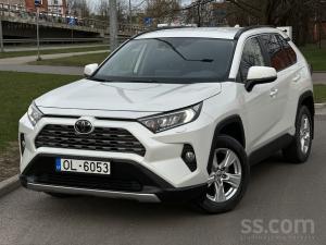 Balts Toyota RAV4 2019 Rīga, ar dzinēja tilpumu 2.00 L un nobraukumu 208 tūkst. km par 18100 €, foto  vietnē AUTOMOTO.COM.LV