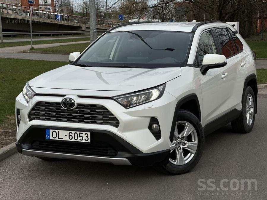 Balts Toyota RAV4 2019 Rīga, ar dzinēja tilpumu 2.00 L un nobraukumu 208 tūkst. km par 18100 €, foto 1 vietnē AUTOMOTO.COM.LV