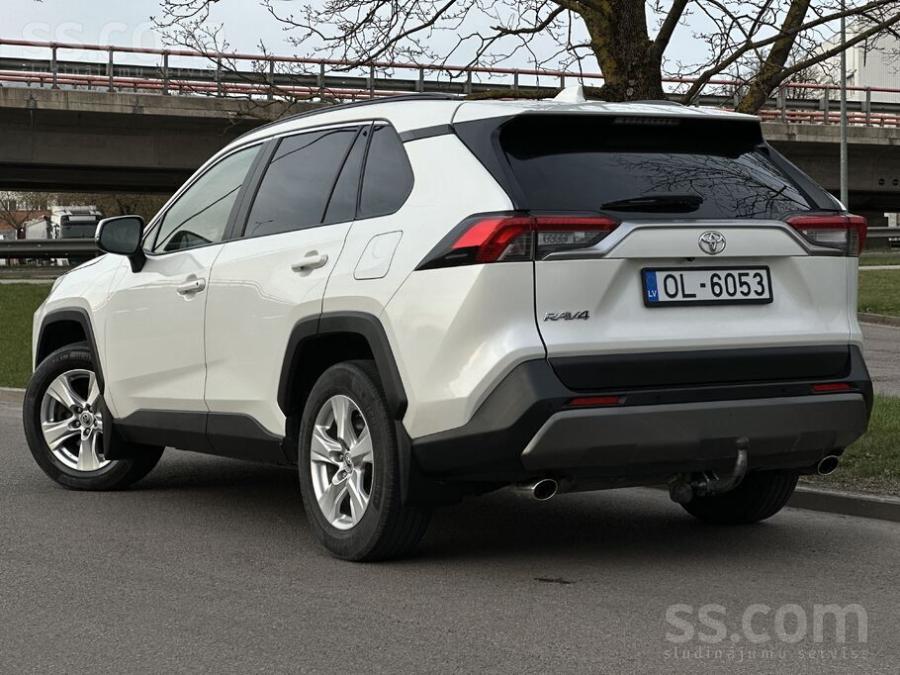 Balts Toyota RAV4 2019 Rīga, ar dzinēja tilpumu 2.00 L un nobraukumu 208 tūkst. km par 18100 €, foto 4 vietnē AUTOMOTO.COM.LV