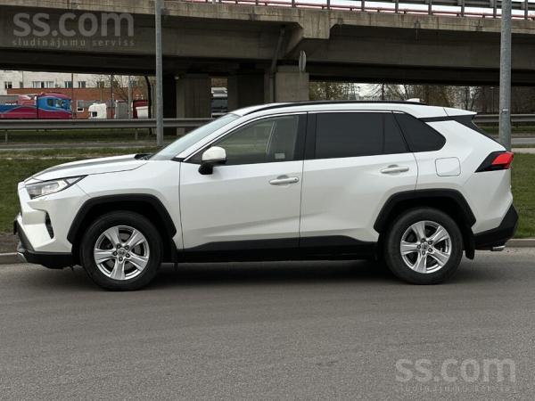 White Toyota RAV4 2019 in Riga, with an engine capacity of 2.00 L and mileage of 208 thousand km for 18100 €, photo 5 on AUTOMOTO.COM.LV