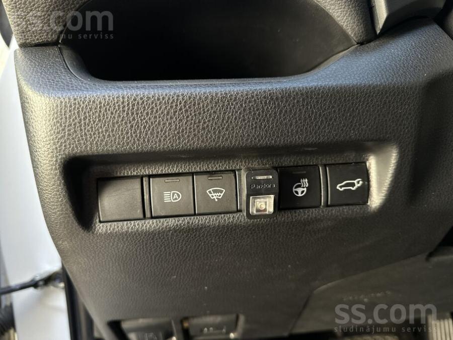 Balts Toyota RAV4 2019 Rīga, ar dzinēja tilpumu 2.00 L un nobraukumu 208 tūkst. km par 18100 €, foto 12 vietnē AUTOMOTO.COM.LV