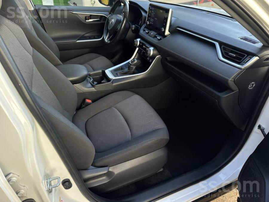Balts Toyota RAV4 2019 Rīga, ar dzinēja tilpumu 2.00 L un nobraukumu 208 tūkst. km par 18100 €, foto 18 vietnē AUTOMOTO.COM.LV
