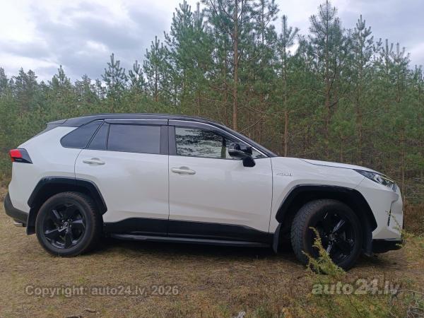 Белый Тойота РАВ 4 2019 в Нарва, объемом двигателя 2.50 л и пробегом 113 тыс. км за 33500 €, фото 2 на AUTOMOTO.COM.LV