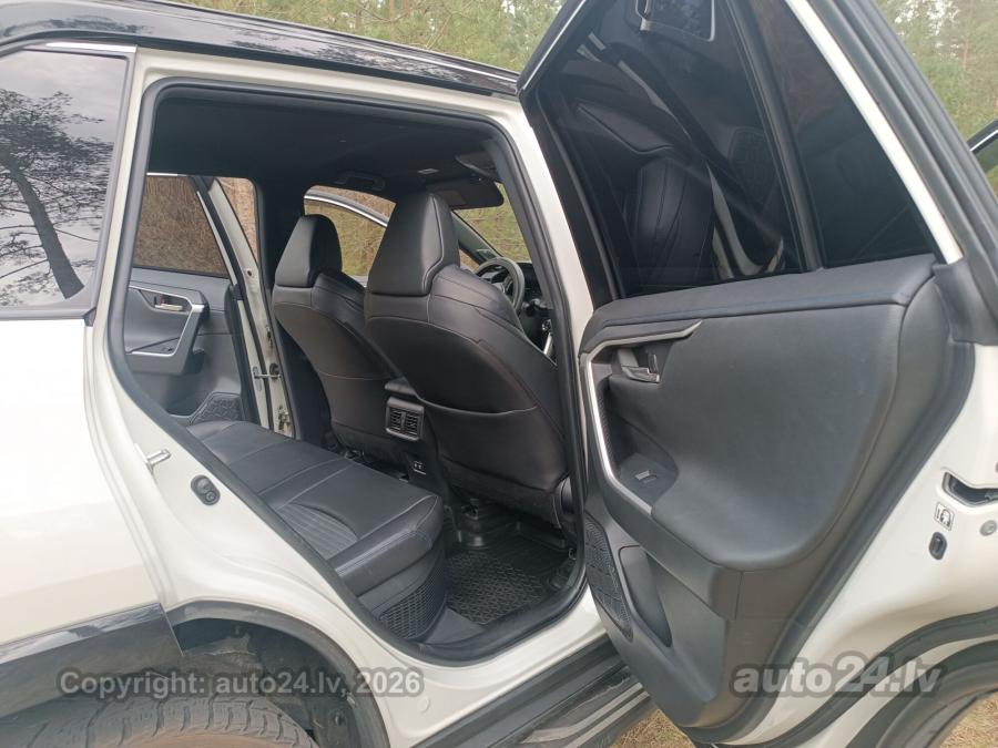 Balts Toyota RAV4 2019 Narva, ar dzinēja tilpumu 2.50 L un nobraukumu 113 tūkst. km par 33500 €, foto 10 vietnē AUTOMOTO.COM.LV