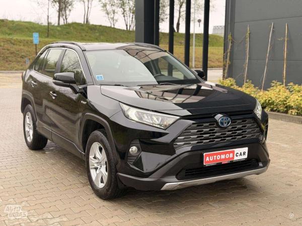 White Toyota RAV4 2019 in Vilnius, with an engine capacity of 0.00 L and mileage of 254 thousand km for 20950 €, photo 1 on AUTOMOTO.COM.LV