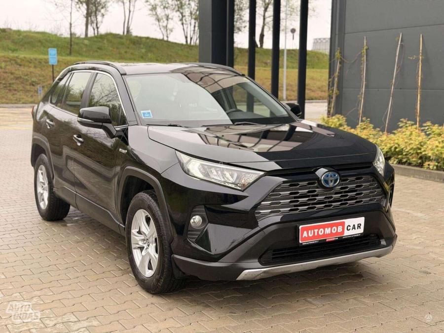 White Toyota RAV4 2019 in Vilnius, with an engine capacity of 0.00 L and mileage of 254 thousand km for 20950 €, photo 1 on AUTOMOTO.COM.LV