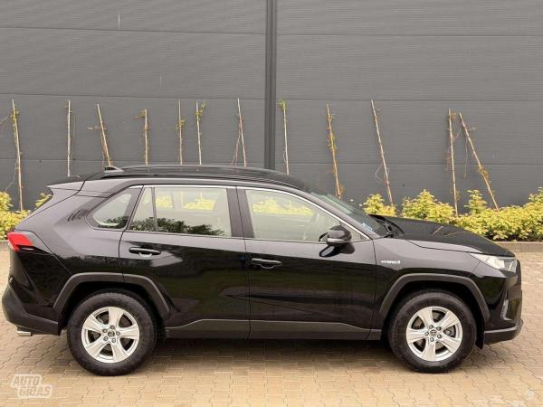 White Toyota RAV4 2019 in Vilnius, with an engine capacity of 0.00 L and mileage of 254 thousand km for 20950 €, photo 3 on AUTOMOTO.COM.LV