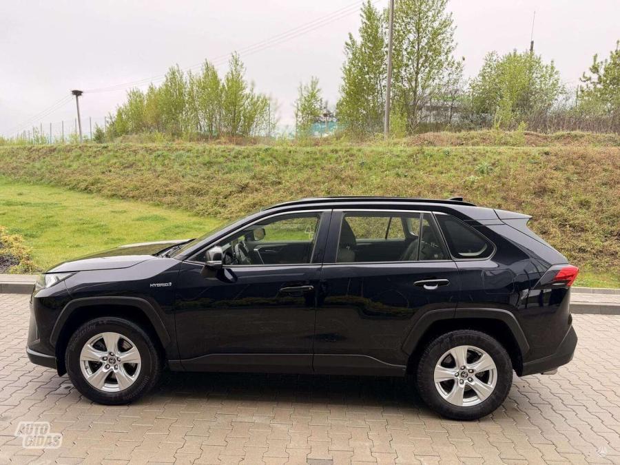 White Toyota RAV4 2019 in Vilnius, with an engine capacity of 0.00 L and mileage of 254 thousand km for 20950 €, photo 8 on AUTOMOTO.COM.LV
