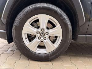 White Toyota RAV4 2019 in Vilnius, with an engine capacity of 0.00 L and mileage of 254 thousand km for 20950 €, photo 9 on AUTOMOTO.COM.LV