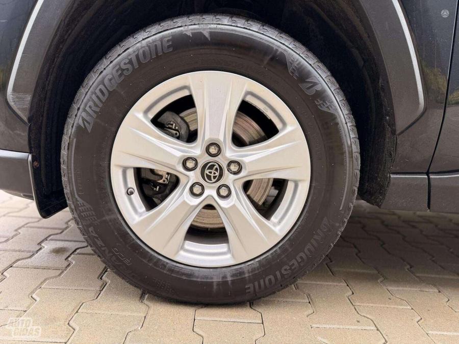White Toyota RAV4 2019 in Vilnius, with an engine capacity of 0.00 L and mileage of 254 thousand km for 20950 €, photo 9 on AUTOMOTO.COM.LV