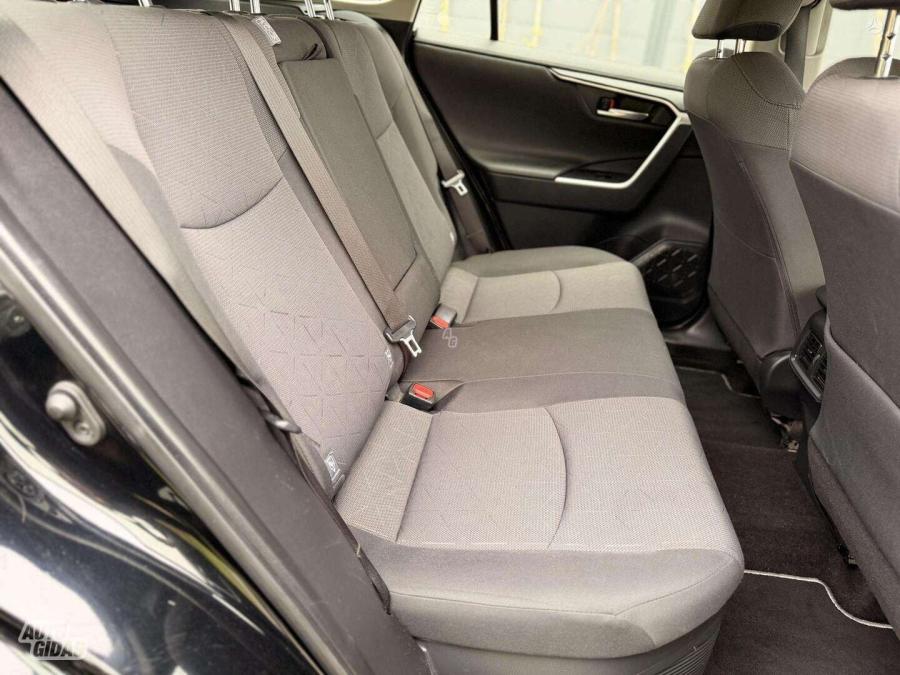 White Toyota RAV4 2019 in Vilnius, with an engine capacity of 0.00 L and mileage of 254 thousand km for 20950 €, photo 14 on AUTOMOTO.COM.LV