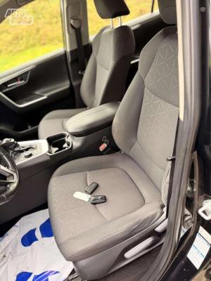 White Toyota RAV4 2019 in Vilnius, with an engine capacity of 0.00 L and mileage of 254 thousand km for 20950 €, photo 15 on AUTOMOTO.COM.LV