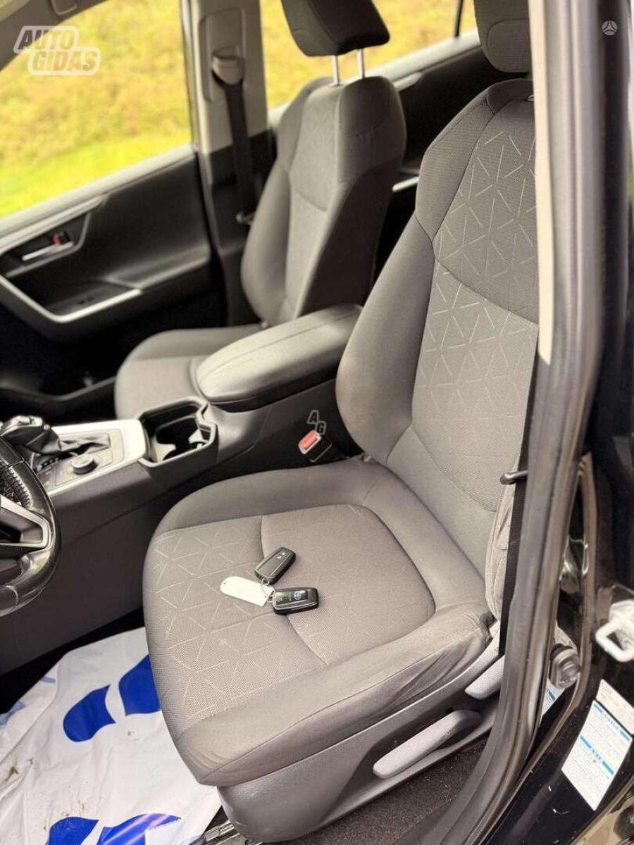 White Toyota RAV4 2019 in Vilnius, with an engine capacity of 0.00 L and mileage of 254 thousand km for 20950 €, photo 15 on AUTOMOTO.COM.LV