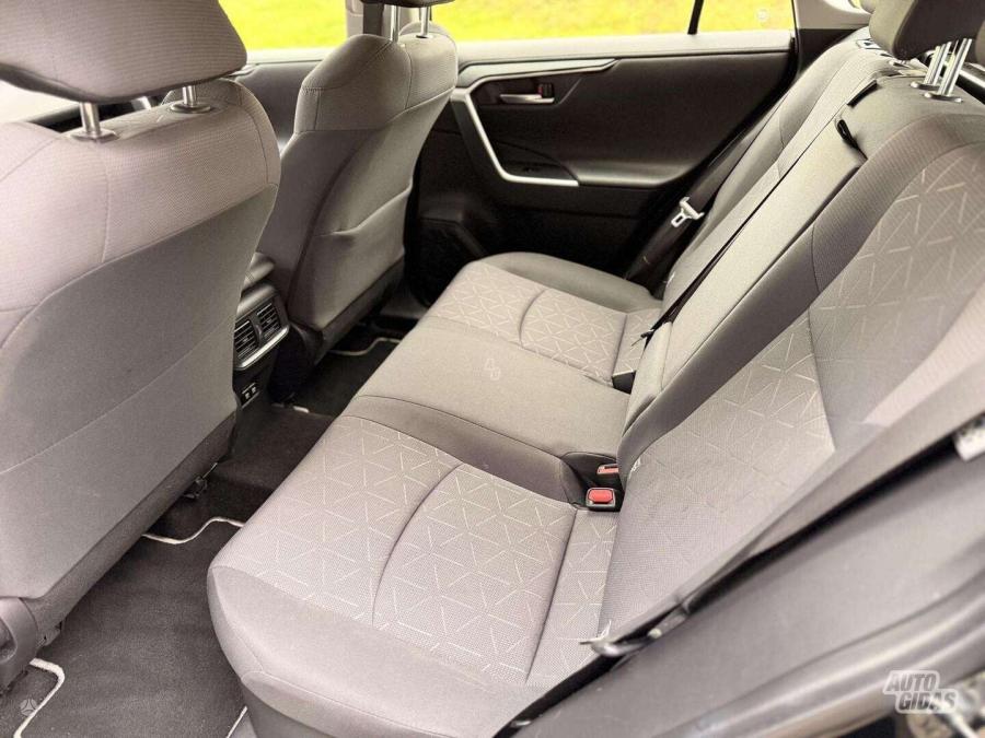 White Toyota RAV4 2019 in Vilnius, with an engine capacity of 0.00 L and mileage of 254 thousand km for 20950 €, photo 18 on AUTOMOTO.COM.LV