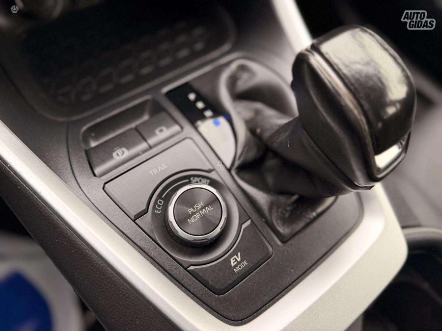 White Toyota RAV4 2019 in Vilnius, with an engine capacity of 0.00 L and mileage of 254 thousand km for 20950 €, photo 24 on AUTOMOTO.COM.LV