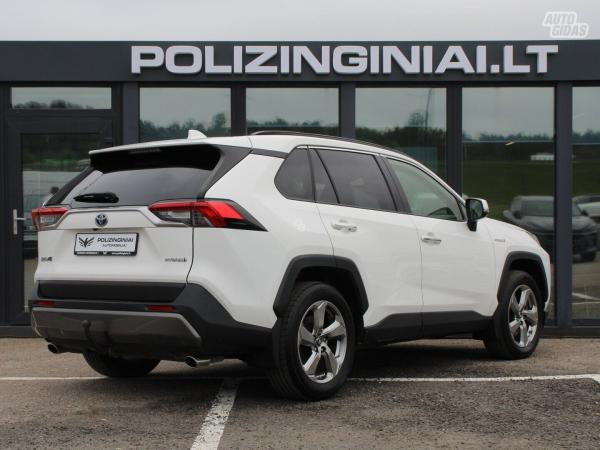 White Toyota RAV4 2019 in Vilnius, with an engine capacity of 2.50 L and mileage of 157 thousand km for 26500 €, photo 4 on AUTOMOTO.COM.LV
