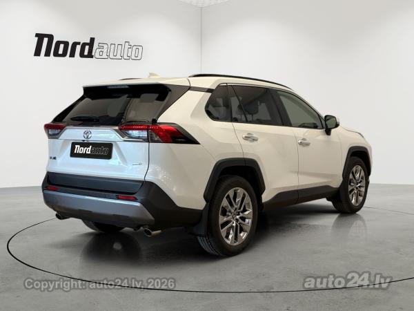 White Toyota RAV4 2019 in Tallinn, with an engine capacity of 2.00 L and mileage of 82 thousand km for 27900 €, photo 2 on AUTOMOTO.COM.LV