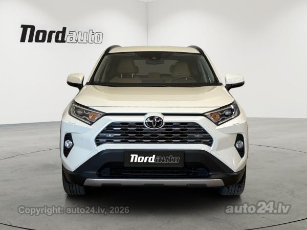 White Toyota RAV4 2019 in Tallinn, with an engine capacity of 2.00 L and mileage of 82 thousand km for 27900 €, photo 3 on AUTOMOTO.COM.LV