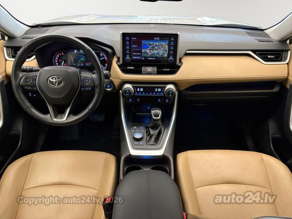 White Toyota RAV4 2019 in Tallinn, with an engine capacity of 2.00 L and mileage of 82 thousand km for 27900 €, photo 7 on AUTOMOTO.COM.LV