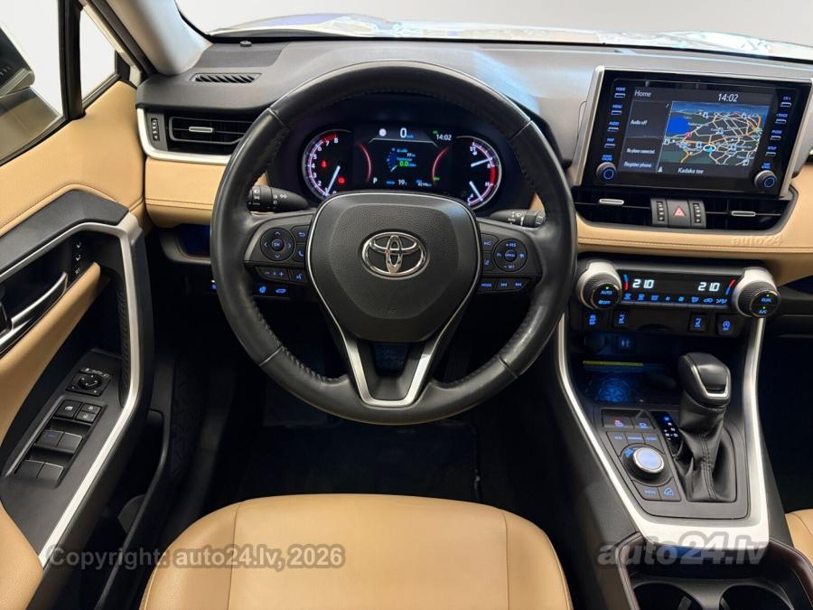 White Toyota RAV4 2019 in Tallinn, with an engine capacity of 2.00 L and mileage of 82 thousand km for 27900 €, photo 9 on AUTOMOTO.COM.LV