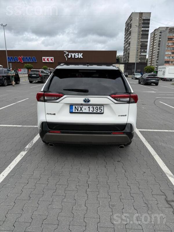 Balts Toyota RAV4 2019 Rīga, ar dzinēja tilpumu 2.50 L un nobraukumu 235 tūkst. km par 17700 €, foto 3 vietnē AUTOMOTO.COM.LV