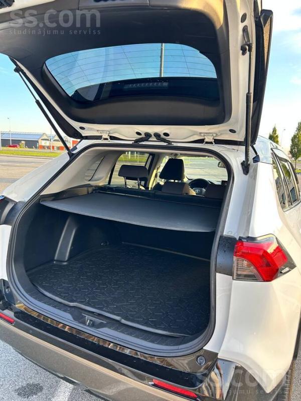 Balts Toyota RAV4 2019 Rīga, ar dzinēja tilpumu 2.50 L un nobraukumu 235 tūkst. km par 17700 €, foto 6 vietnē AUTOMOTO.COM.LV