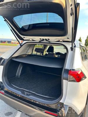 White Toyota RAV4 2019 in Riga, with an engine capacity of 2.50 L and mileage of 235 thousand km for 17700 €, photo 7 on AUTOMOTO.COM.LV