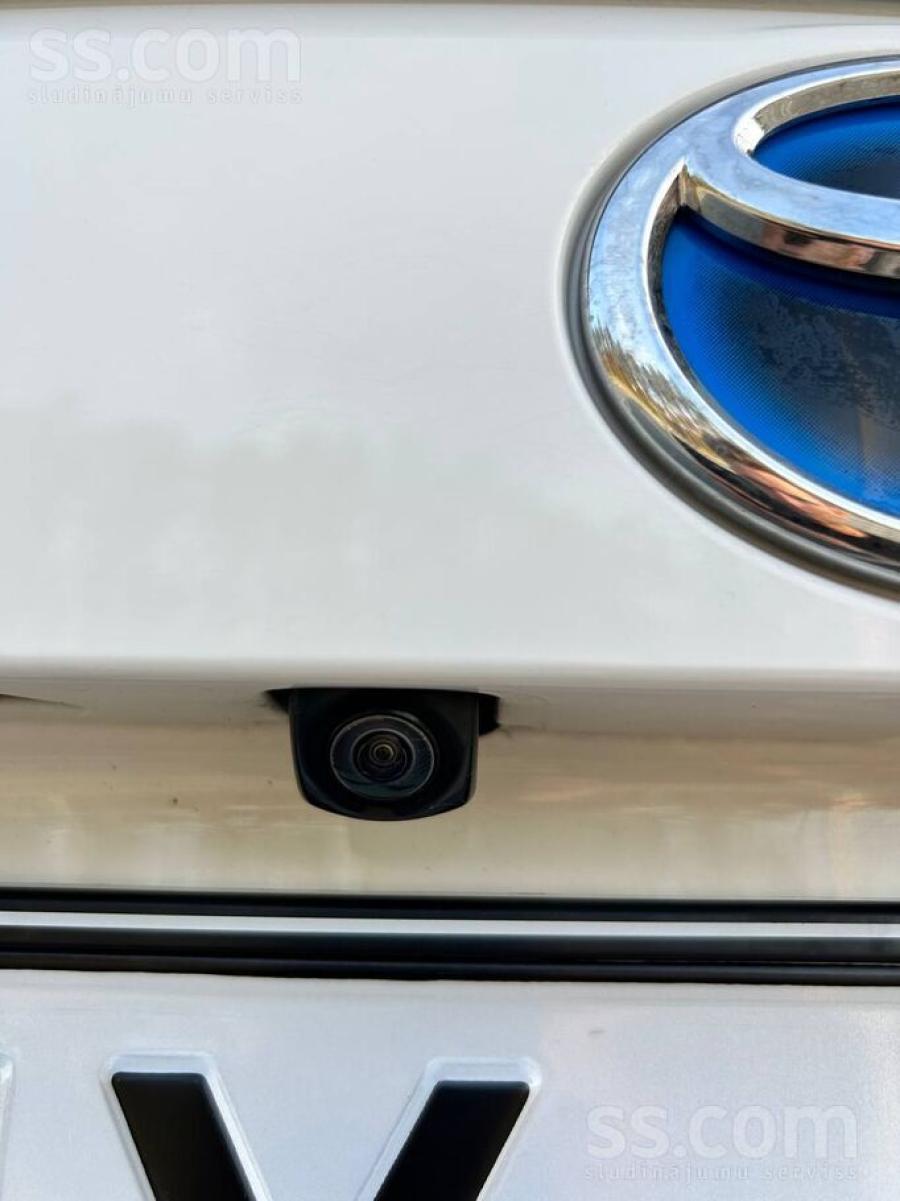 White Toyota RAV4 2019 in Riga, with an engine capacity of 2.50 L and mileage of 235 thousand km for 17700 €, photo 8 on AUTOMOTO.COM.LV