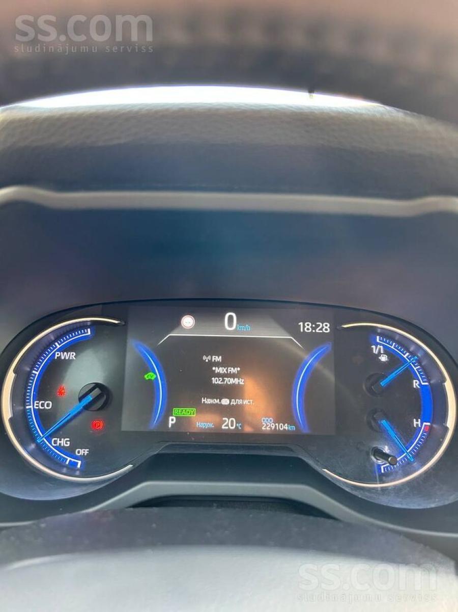 White Toyota RAV4 2019 in Riga, with an engine capacity of 2.50 L and mileage of 235 thousand km for 17700 €, photo 11 on AUTOMOTO.COM.LV