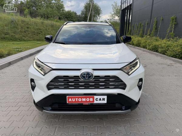 White Toyota RAV4 2019 in Vilnius, with an engine capacity of 2.50 L and mileage of 139 thousand km for 25950 €, photo 2 on AUTOMOTO.COM.LV