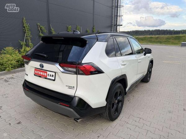 White Toyota RAV4 2019 in Vilnius, with an engine capacity of 2.50 L and mileage of 139 thousand km for 25950 €, photo 3 on AUTOMOTO.COM.LV