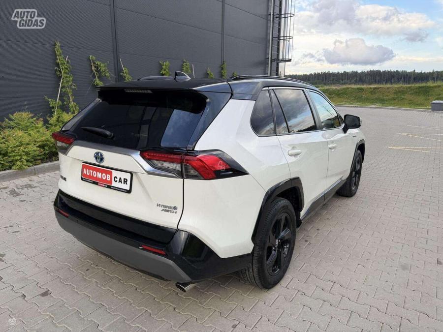 Balts Toyota RAV4 2019 Viļņa, ar dzinēja tilpumu 2.50 L un nobraukumu 139 tūkst. km par 25950 €, foto 4 vietnē AUTOMOTO.COM.LV