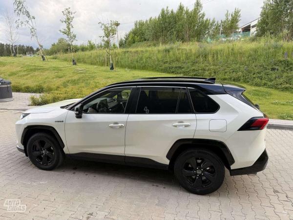 White Toyota RAV4 2019 in Vilnius, with an engine capacity of 2.50 L and mileage of 139 thousand km for 25950 €, photo 6 on AUTOMOTO.COM.LV