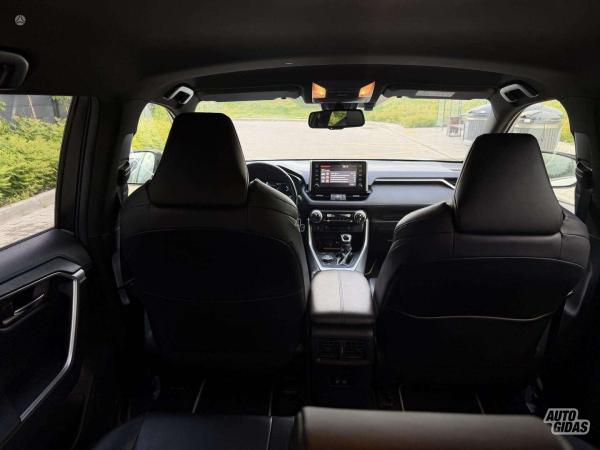 White Toyota RAV4 2019 in Vilnius, with an engine capacity of 2.50 L and mileage of 139 thousand km for 25950 €, photo 10 on AUTOMOTO.COM.LV
