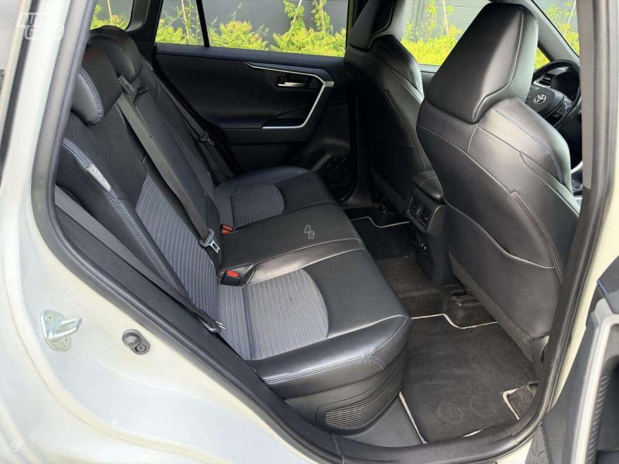 Balts Toyota RAV4 2019 Viļņa, ar dzinēja tilpumu 2.50 L un nobraukumu 139 tūkst. km par 25950 €, foto 13 vietnē AUTOMOTO.COM.LV