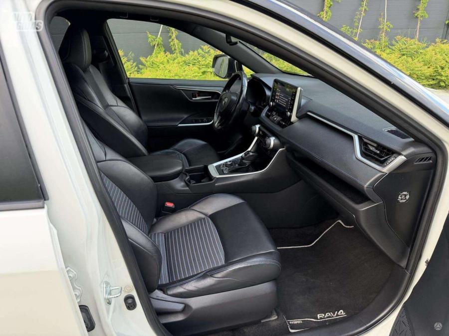 Balts Toyota RAV4 2019 Viļņa, ar dzinēja tilpumu 2.50 L un nobraukumu 139 tūkst. km par 25950 €, foto 15 vietnē AUTOMOTO.COM.LV