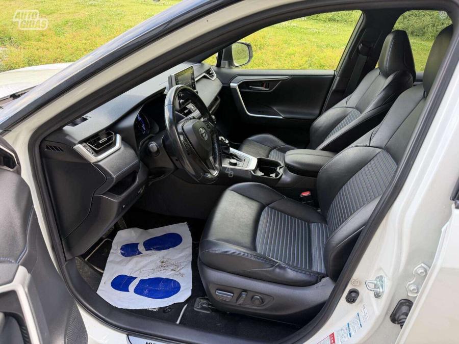 Balts Toyota RAV4 2019 Viļņa, ar dzinēja tilpumu 2.50 L un nobraukumu 139 tūkst. km par 25950 €, foto 19 vietnē AUTOMOTO.COM.LV