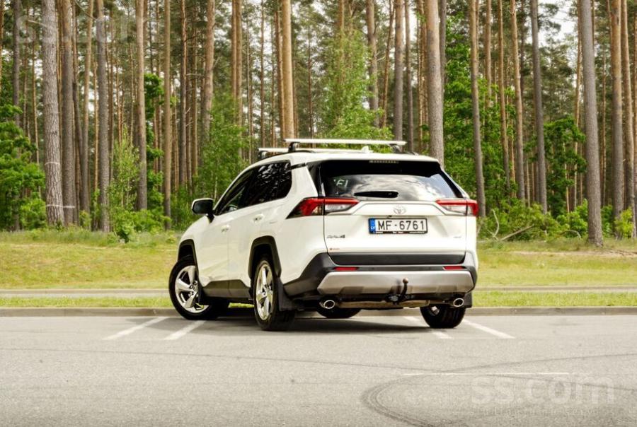 Balts Toyota RAV4 2019 Rīga, ar dzinēja tilpumu 2.00 L un nobraukumu 219 tūkst. km par 18890 €, foto 9 vietnē AUTOMOTO.COM.LV