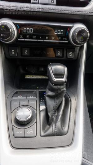 Balts Toyota RAV4 2019 Rīga, ar dzinēja tilpumu 2.00 L un nobraukumu 219 tūkst. km par 18890 €, foto 17 vietnē AUTOMOTO.COM.LV