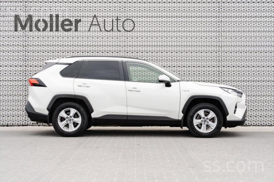 Balts Toyota RAV4 2019 Rīga, ar dzinēja tilpumu 2.50 L un nobraukumu 144 tūkst. km par 24500 €, foto 6 vietnē AUTOMOTO.COM.LV