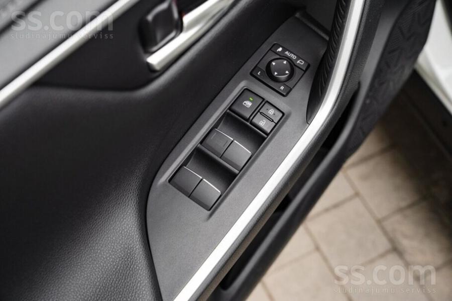 Balts Toyota RAV4 2019 Rīga, ar dzinēja tilpumu 2.50 L un nobraukumu 144 tūkst. km par 24500 €, foto 8 vietnē AUTOMOTO.COM.LV