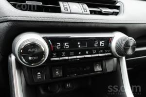Balts Toyota RAV4 2019 Rīga, ar dzinēja tilpumu 2.50 L un nobraukumu 144 tūkst. km par 24500 €, foto 16 vietnē AUTOMOTO.COM.LV