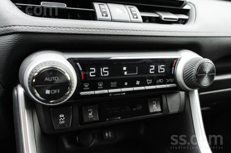 Balts Toyota RAV4 2019 Rīga, ar dzinēja tilpumu 2.50 L un nobraukumu 144 tūkst. km par 24500 €, foto 16 vietnē AUTOMOTO.COM.LV