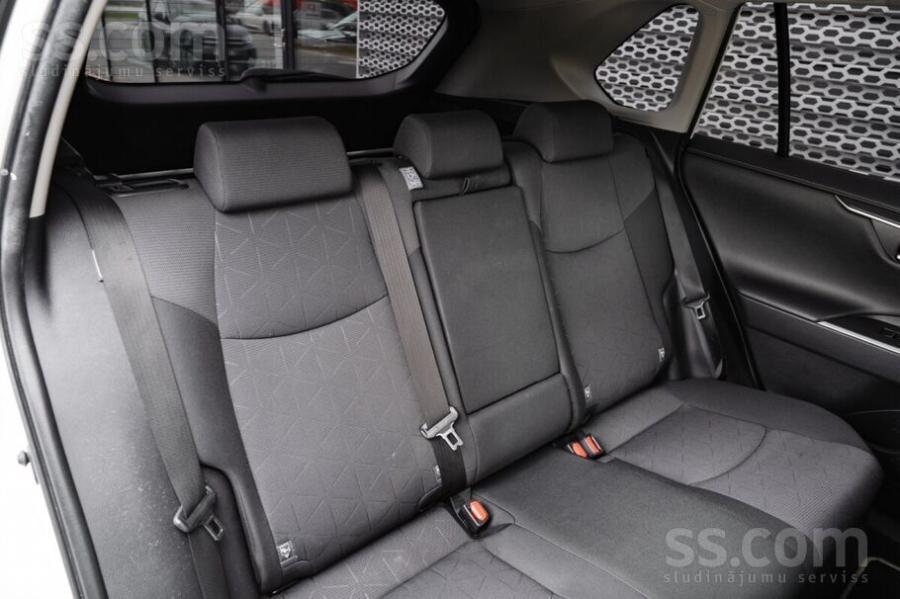 Balts Toyota RAV4 2019 Rīga, ar dzinēja tilpumu 2.50 L un nobraukumu 144 tūkst. km par 24500 €, foto 19 vietnē AUTOMOTO.COM.LV